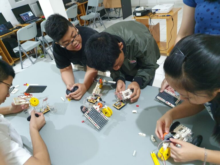 ABOUT US – Batari School